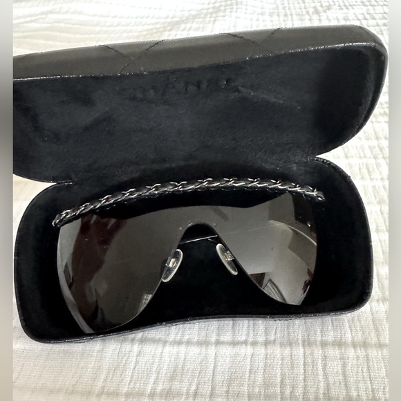 CHANEL | Accessories | Vintage Chanel Rimless Shield Chain Sunglasses ...